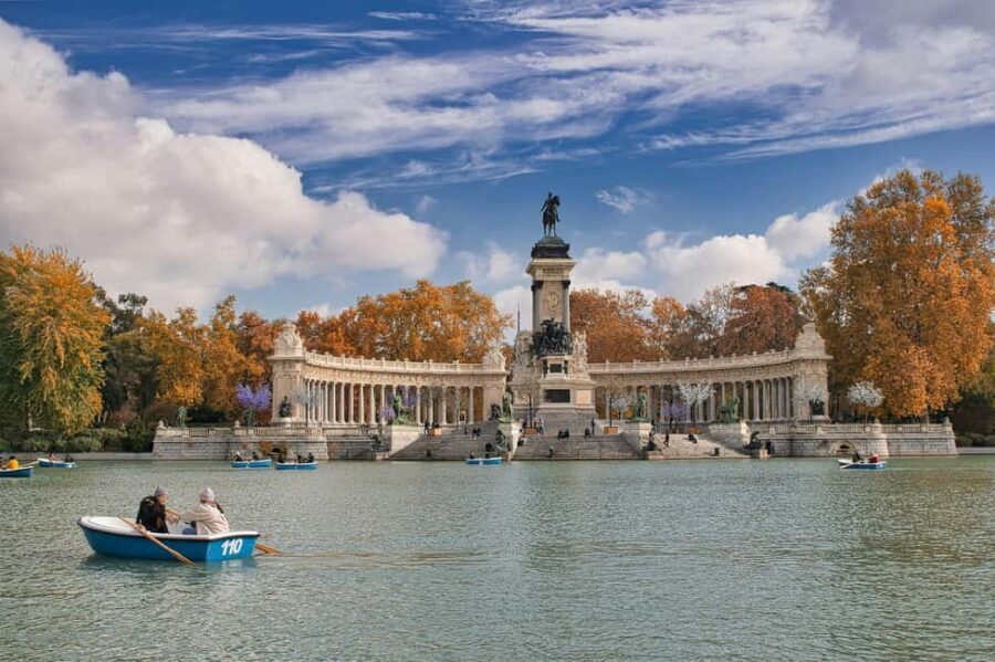 Madrid: Retiro Park Guided Walking Tour with Gourmet Tapas - The Landmarks That Tell Madrid’s Story