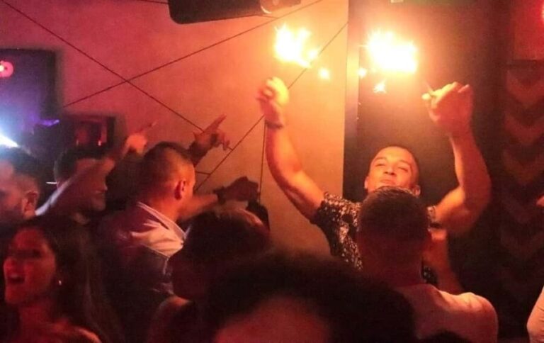 Madrid: Top Pub Crawl with Drinks and Free Nightclub Entry - The Value for Money