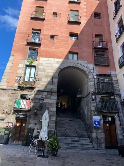 Madrid: walk through the Barrio de los Austrias with the option of visiting the Prado Museum - Who Should Consider This Tour?