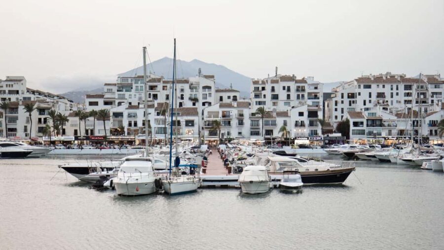 Málaga: Marbella & Puerto Banús Coastal Glamour Tour - The Charm of Puerto Banús: Glitz and Glamour