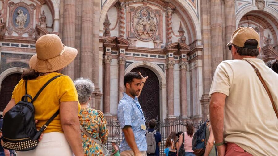 Malaga Walking Tour, Roman Theater, and Alcazaba: Private Tour with Tickets - Visiting the Roman Theater and Alcazaba