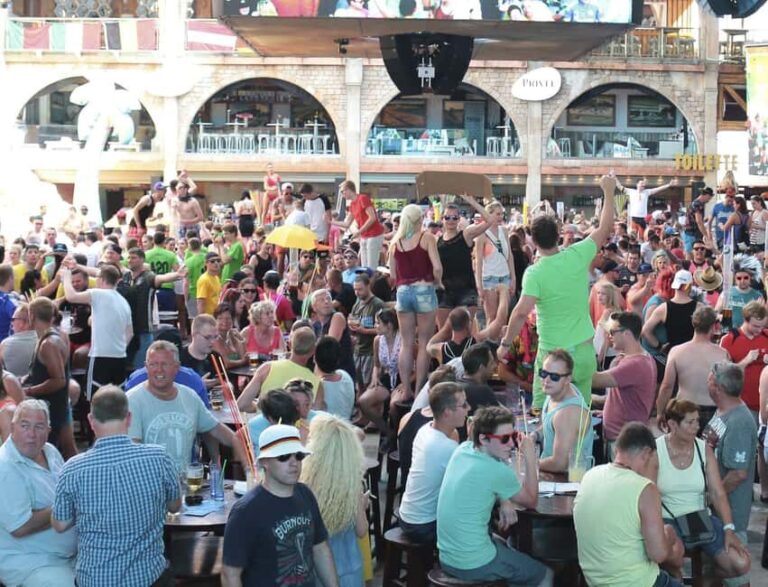 Mallorca: Ballermann Beach & Party Day Tour - Transport, Timing, and Group Dynamics