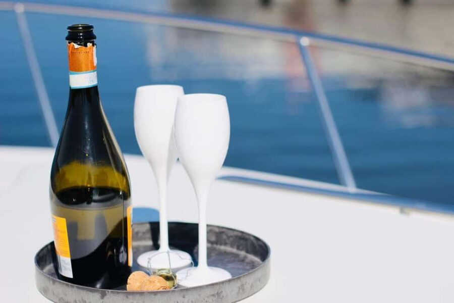 Mallorca: Private Yacht Cruise with Snorkeling and Drinks - Exploring Hidden Covess and Caves