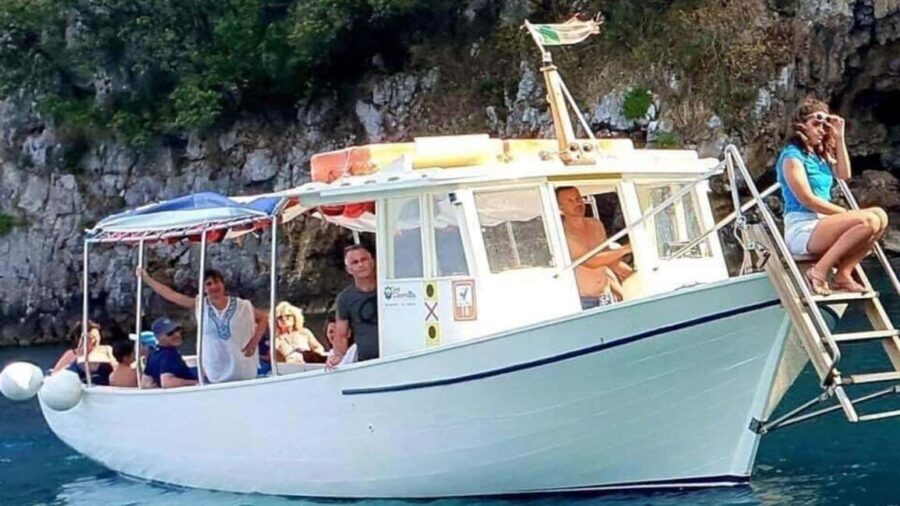 Marina di Camerota: boat tour in Baia Infreschi - The Crowding and Organization