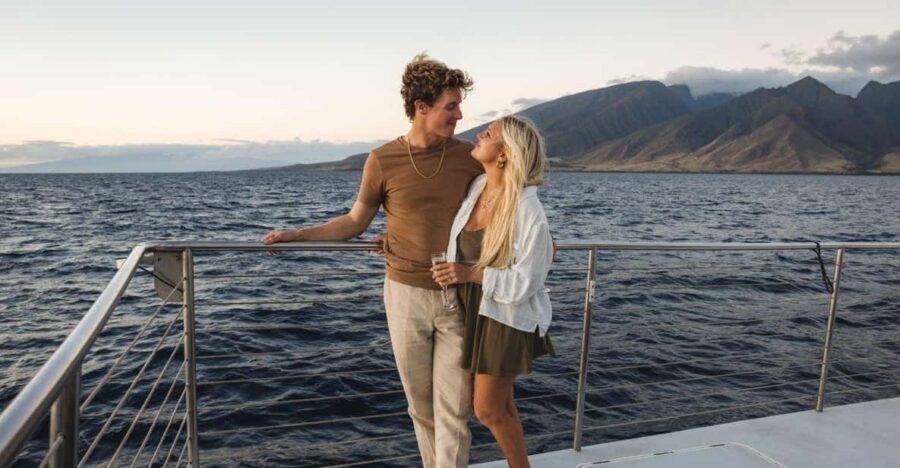 Maui: Luxury Catamaran Alii Kai Royal Sunset Dinner Cruise - Dining That Delights and Satisfies