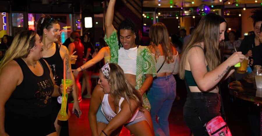 Miami: Guided Bar Crawl with Drinks Discounts and Club Entry - Detailed Breakdown of the Tour Experience