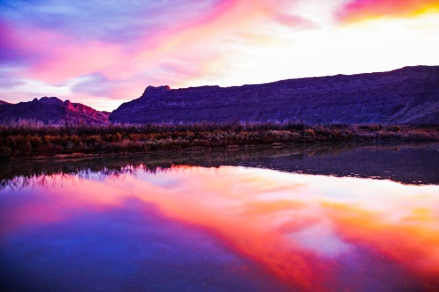 Moab: Colorado River Dinner Cruise with Music and Light Show - A Closer Look at the Moab Dinner Cruise Experience
