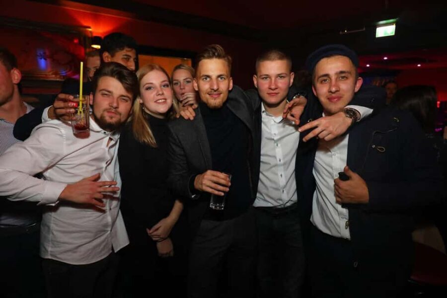 Munich: Private Pub Crawl with Free Beer and Shots - The Start: Welcome with a Free Beer and Shot