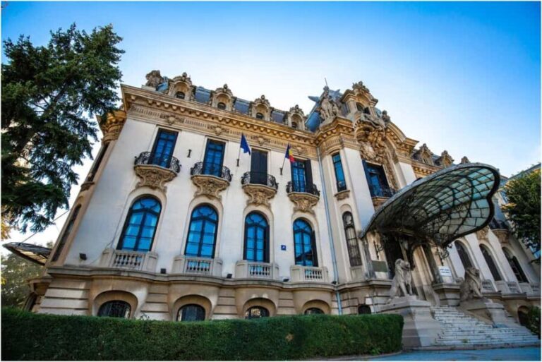Museums and Galleries Private walking tour in Bucharest - Why Choose This Tour?