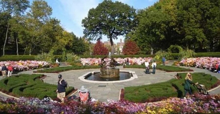 New York City : Central Park Walking Tour With A Guide - Exploring the Park’s Main Attractions and Hidden Corners