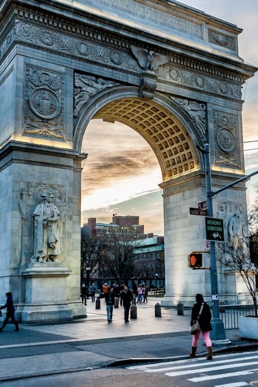 New York City: Via private SUV/VAN Highlights Tour. 13 max - The Itinerary Breakdown