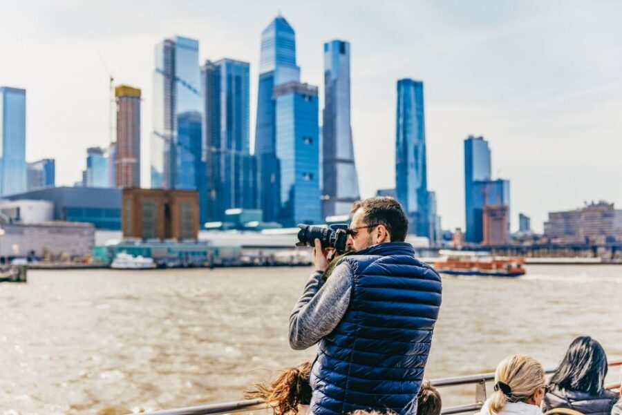 NYC: Circle Line 2.5 Hour Best of NYC Boat Cruise - Guides and Commentary
