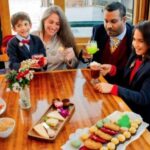 NYC: Sightseeing Holiday Cruise with Drink - Navigating the Itinerary and Experience