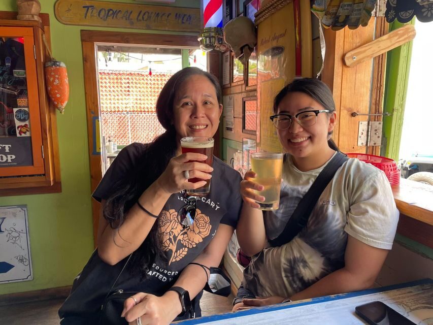 Oahu: Sips & Secrets of Hawaii Pub Crawl - An Entertaining and Educational Pub Crawl
