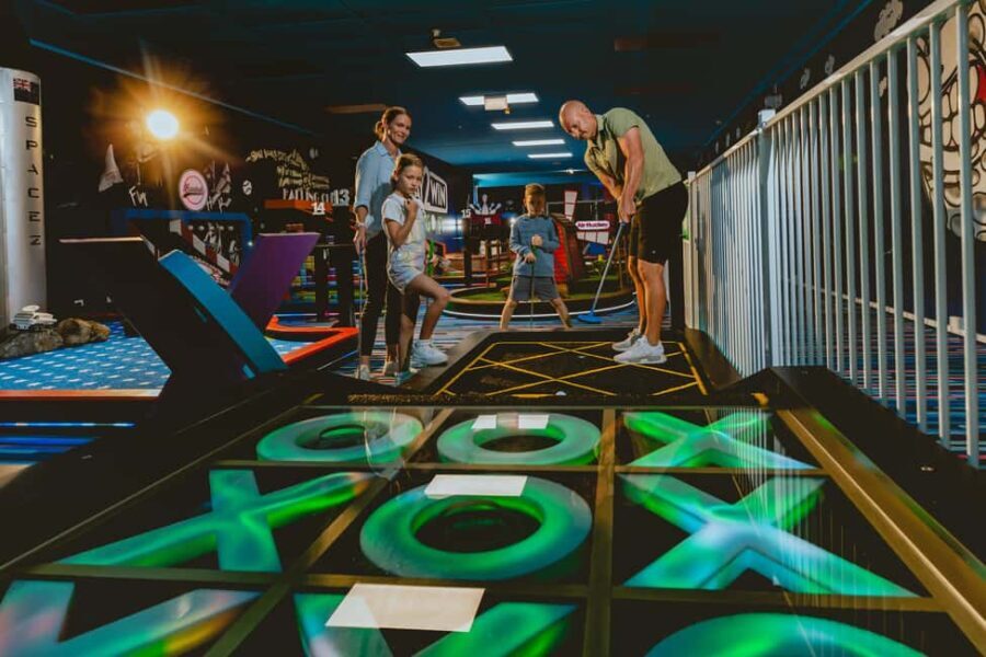 Oldenburg: Puttbrothers Adventure Mini Golf - The Themed Courses and Their Unique Appeal