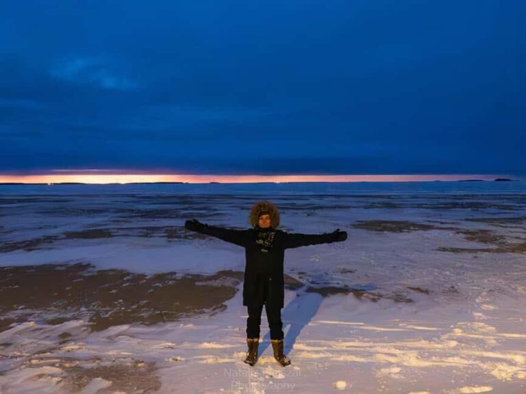 Oulu: Guided Night Walking Tour with Northern Lights Hunting - The Practical Side: What To Expect
