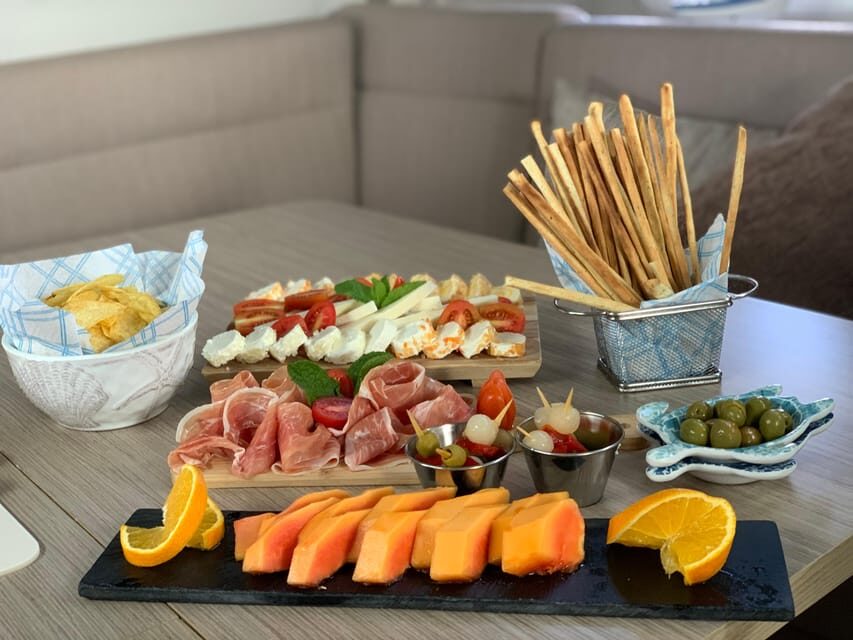 Pasito Blanco : Private sailing tour with food & drinks - Who Will Love This Experience?