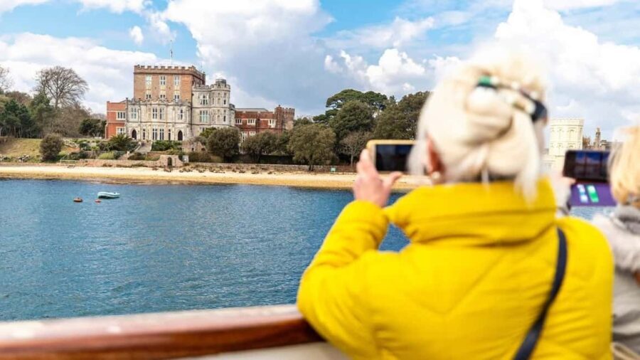 Poole: Festive Harbour Cruise with Mulled Wine & Mince Pie - Why This Experience Works