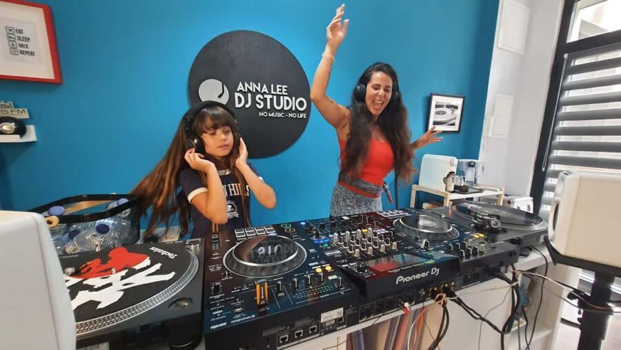 Porto: MasterClass of DJing - The Experience Provider: Anna Lee Dj Studio