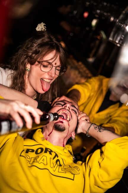 Porto: Pub Crawl with 7 drinks, Games, and VIP Club Entry - What makes this tour stand out?