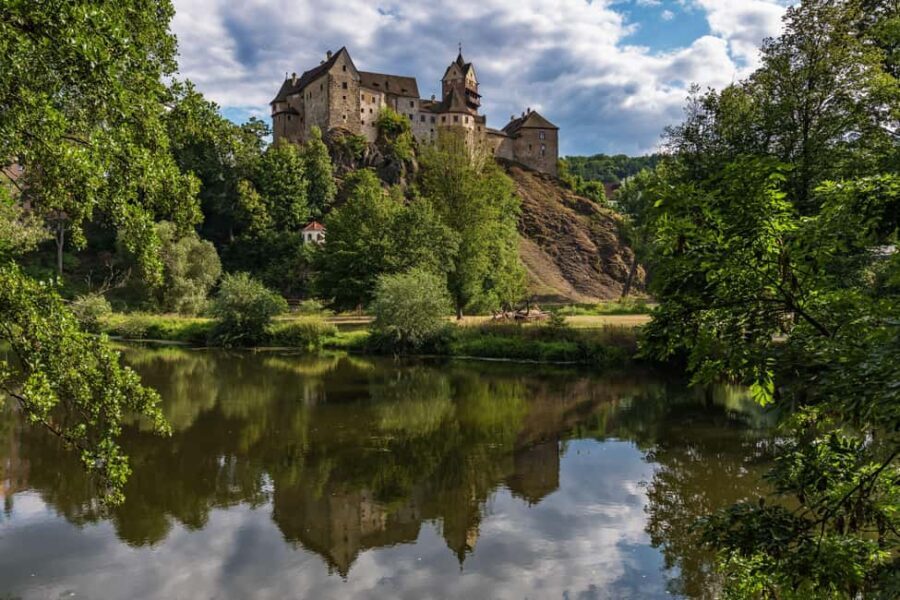 Prague: Karlovy Vary & Loket Tour with Hot Springs & Castle - Exploring Karlovy Vary: Spa Elegance and Cultural Flavor