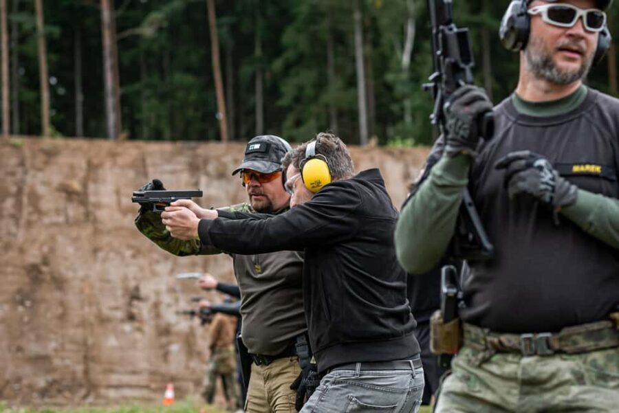 Prague: Shooting Experience with 3 to 10 Guns & Bus Transfer - What to Expect: A Step-by-Step Breakdown