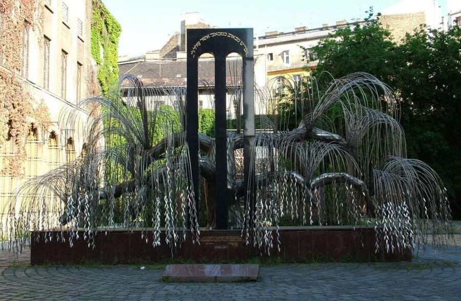 PRIVATE Budapest Jewish Heritage Walking Tour - Food Tasting - Architectural Landmarks and Memorials