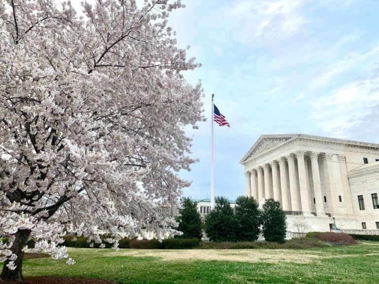 Private Photoshoot Outside the White House & Supreme Court - What’s Included & What’s Not