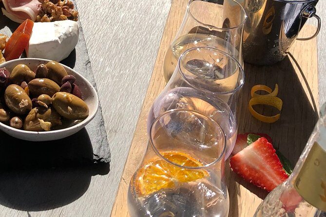 Red White & Brew - Wine, Gin & Beer Tour with Tastings from Adelaide - What About the Guides?