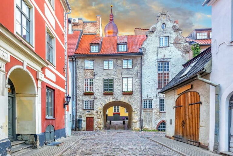Riga: Private Walking Tour with a Local - What to Expect on Your Riga Walk