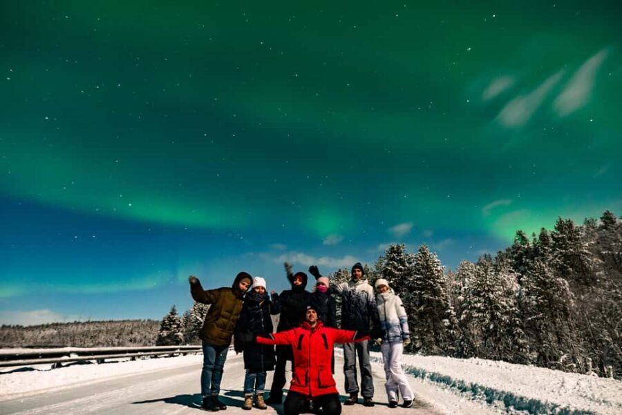 Rovaniemi: Aurora Hunting Photography Tour with Barbeque - Transportation and Group Size