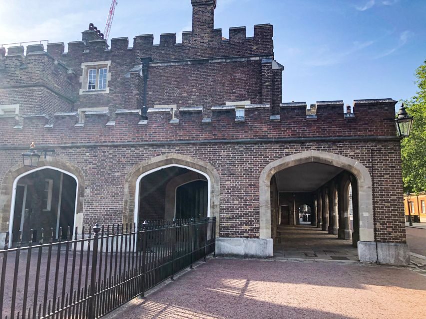 Royal London: Tudors & Stuarts Walking Tour - Why the Guide Matters