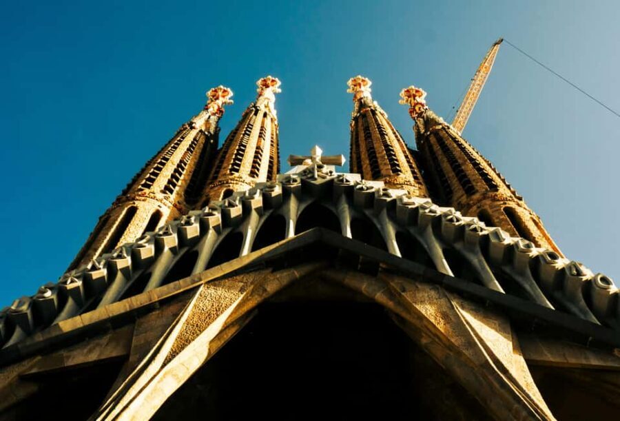 Sagrada Família & More: Barcelona Tour + Candy Tasting - Authentic Experiences Drawn from Reviews