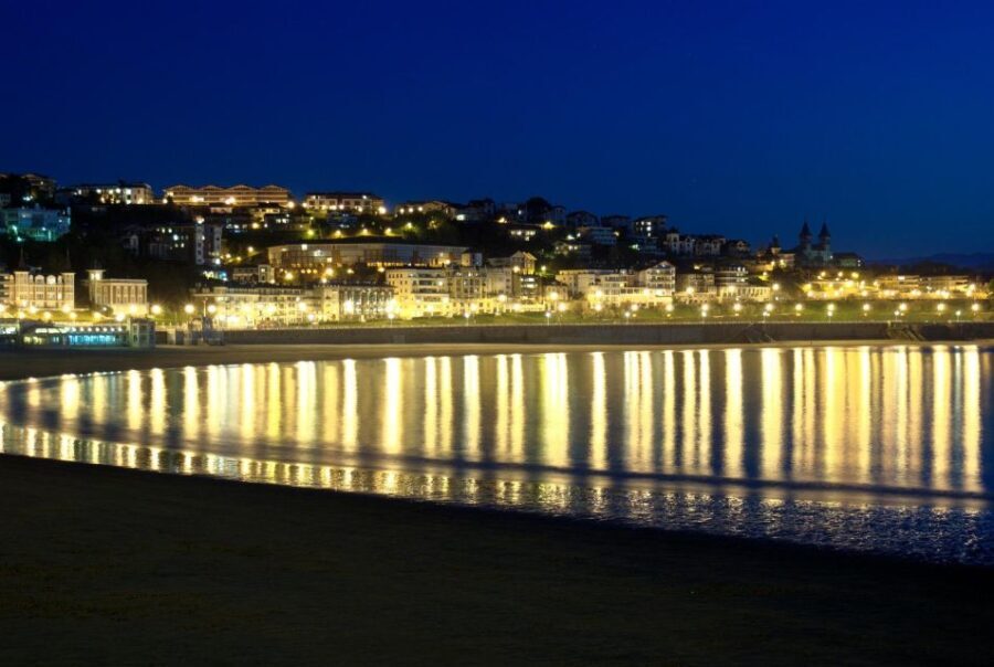 San Sebastian - Old Town private walking tour - Ending at La Concha: A Natural Marvel