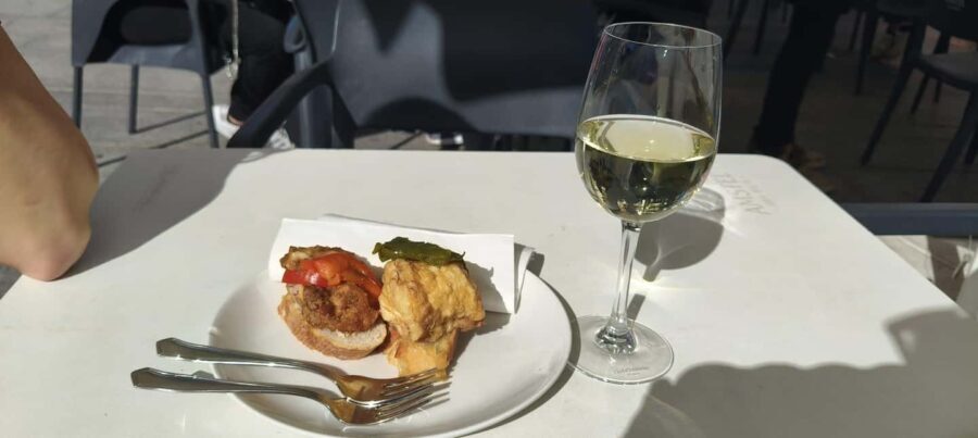 San Sebastian: Pintxo Tour with Wine and Ex-Chef Guide - How the Tour Is Structured