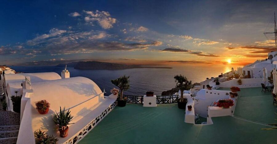 Santorini: Oia Cultural Highlights Sunset Walking Tour - Exploring the Itinerary in Depth