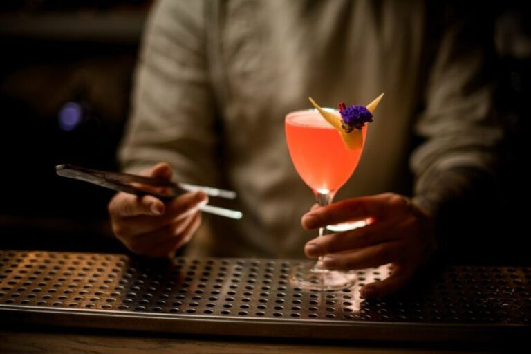 Savannah: Midnight in the Garden Walking Tour and Pub Crawl - An In-Depth Look at the Experience