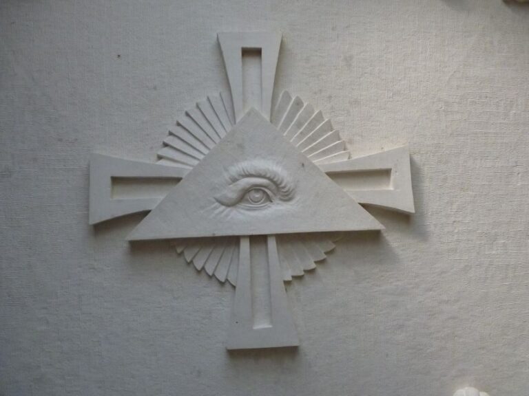 Sintra: Quinta da Regaleira Guided Tour & Entry Ticket - Who Should Take This Tour?