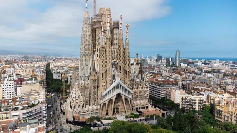 Small-Group Sagrada Familia Fully Guided Tour - The Highlights and Why They Matter