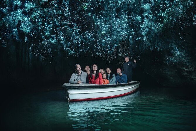 Small Group Waitomo and Rotorua including Te Puia Tour - Discovering the Waitomo Glowworm Caves