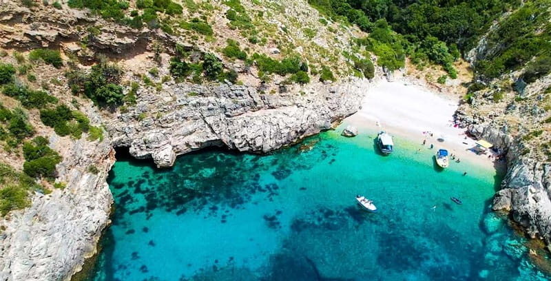 Speed Boat Trip to Grama Bay - Authentic Natural Encounters and Photogenic Spots