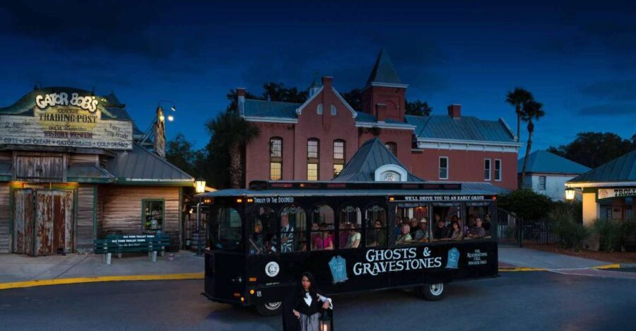 St. Augustine: Ghosts and Gravestones Old Town Trolley Tour - Exploring the Tour Itself
