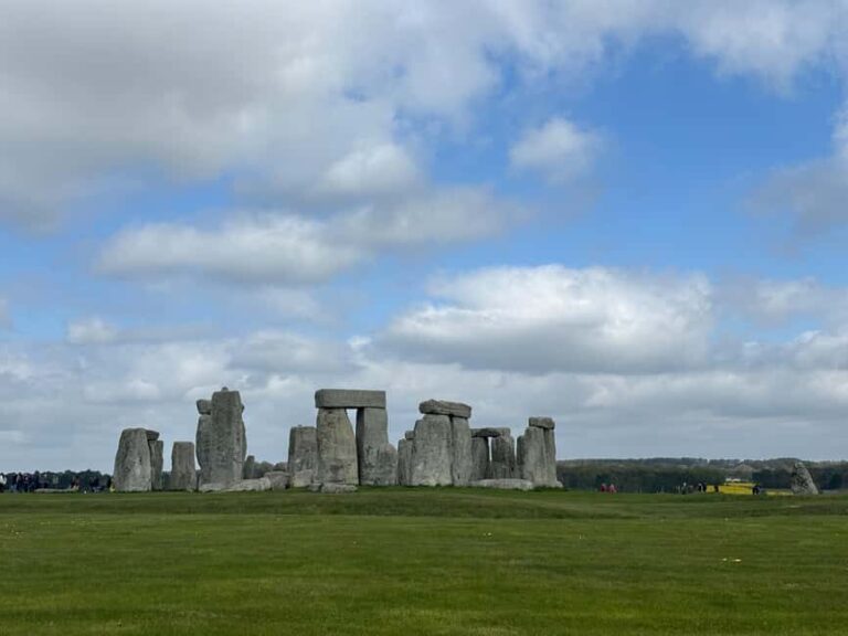 Stonehenge and Avebury stone circles. Guided tours