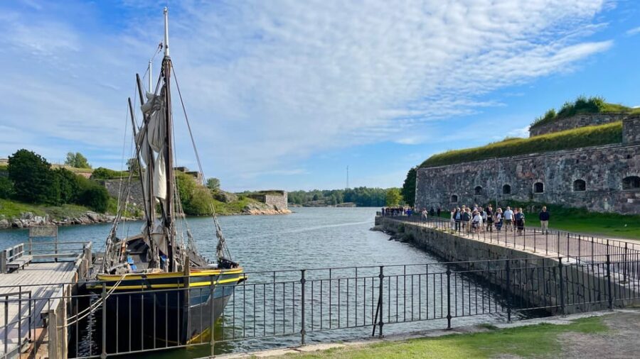 Suomenlinna tour in French with Doro - Authentic Reviews and Insights