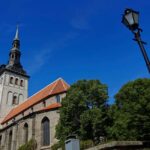 Tallinn Classic: Old Town and Kadriorg District Guided Tour - Kadriorg District: Baroque Beauty and Wooden Villas