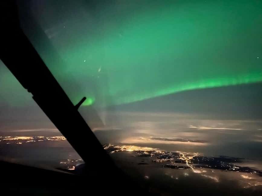 Tromsø:Northern light tour with mini bus i Tromsø - Jumpstarting Your Northern Lights Adventure