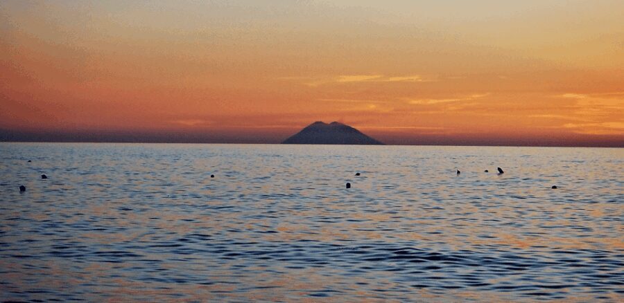 Tropea: Sunset Costa degli Dei Boat Tour with Swimming - Who Should Consider This Experience?
