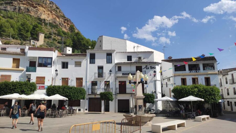 Valencia: Day trip to Chulilla + hike and kayak tour on the lake - What You Can Expect
