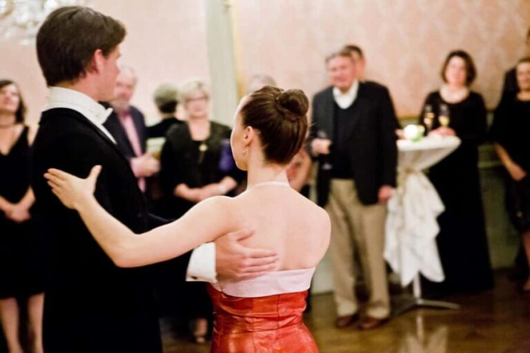 Vienna: Viennese Waltz Workshop for Couples - Authenticity and Personal Stories
