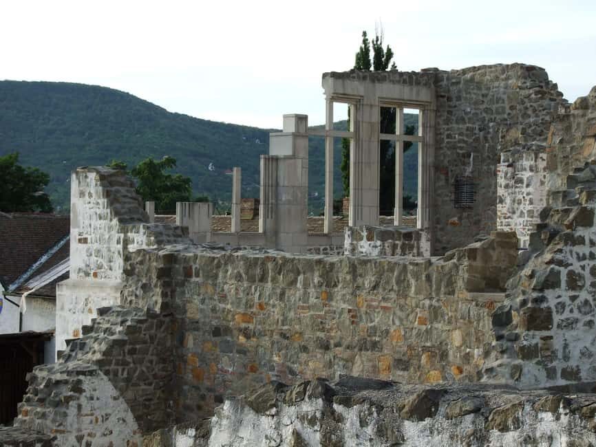 Visegrád Hike & Castle Tour with Ferry from Budapest - Whats Included & Whats Not